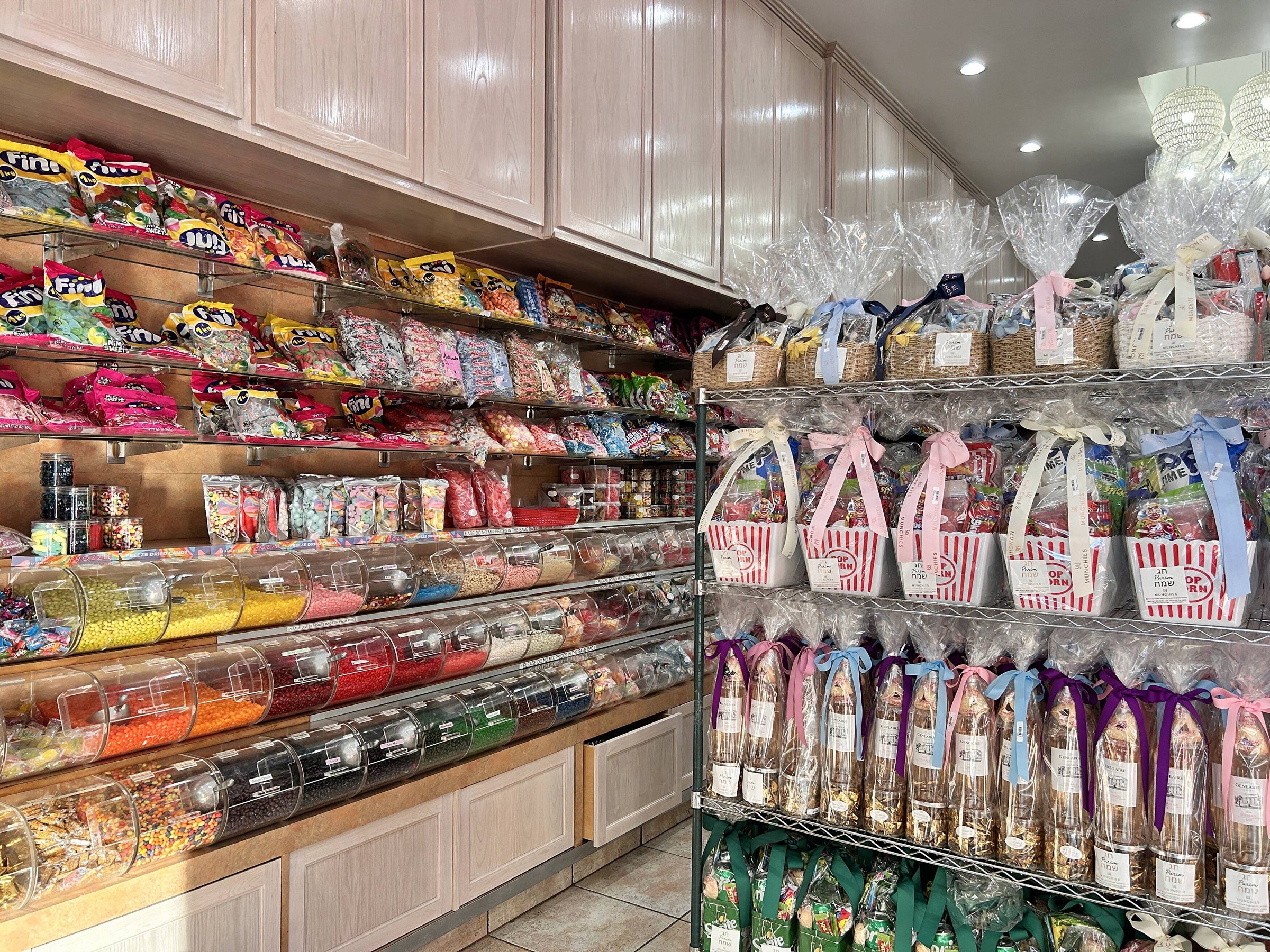 Munchies Confections & Candy on Pico blvd Los Angeles - Kosher ...